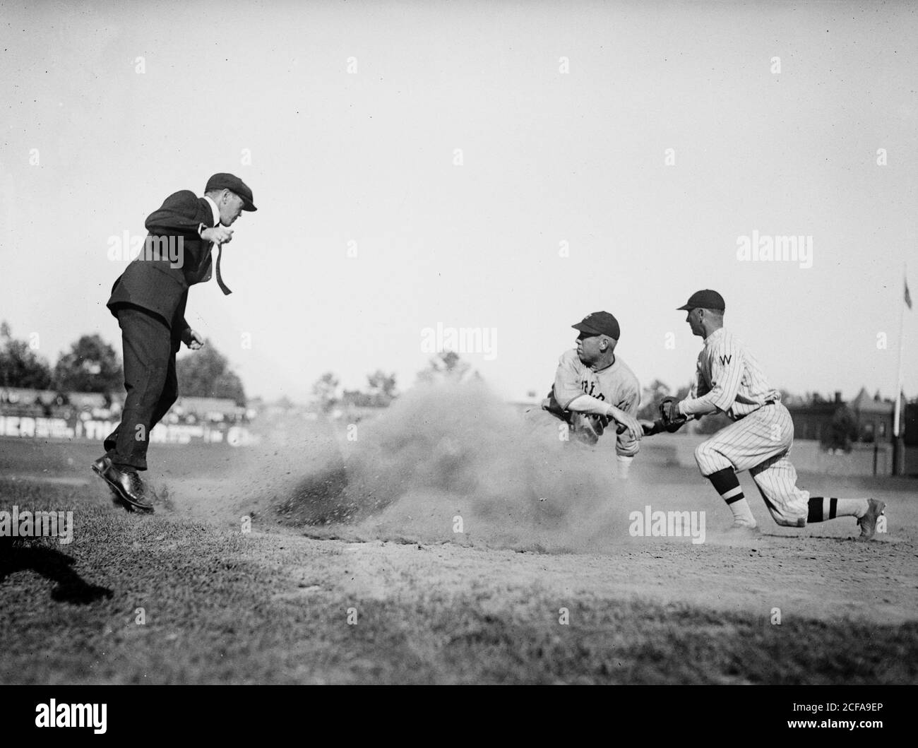 Baseball umpire out hi-res stock photography and images - Alamy
