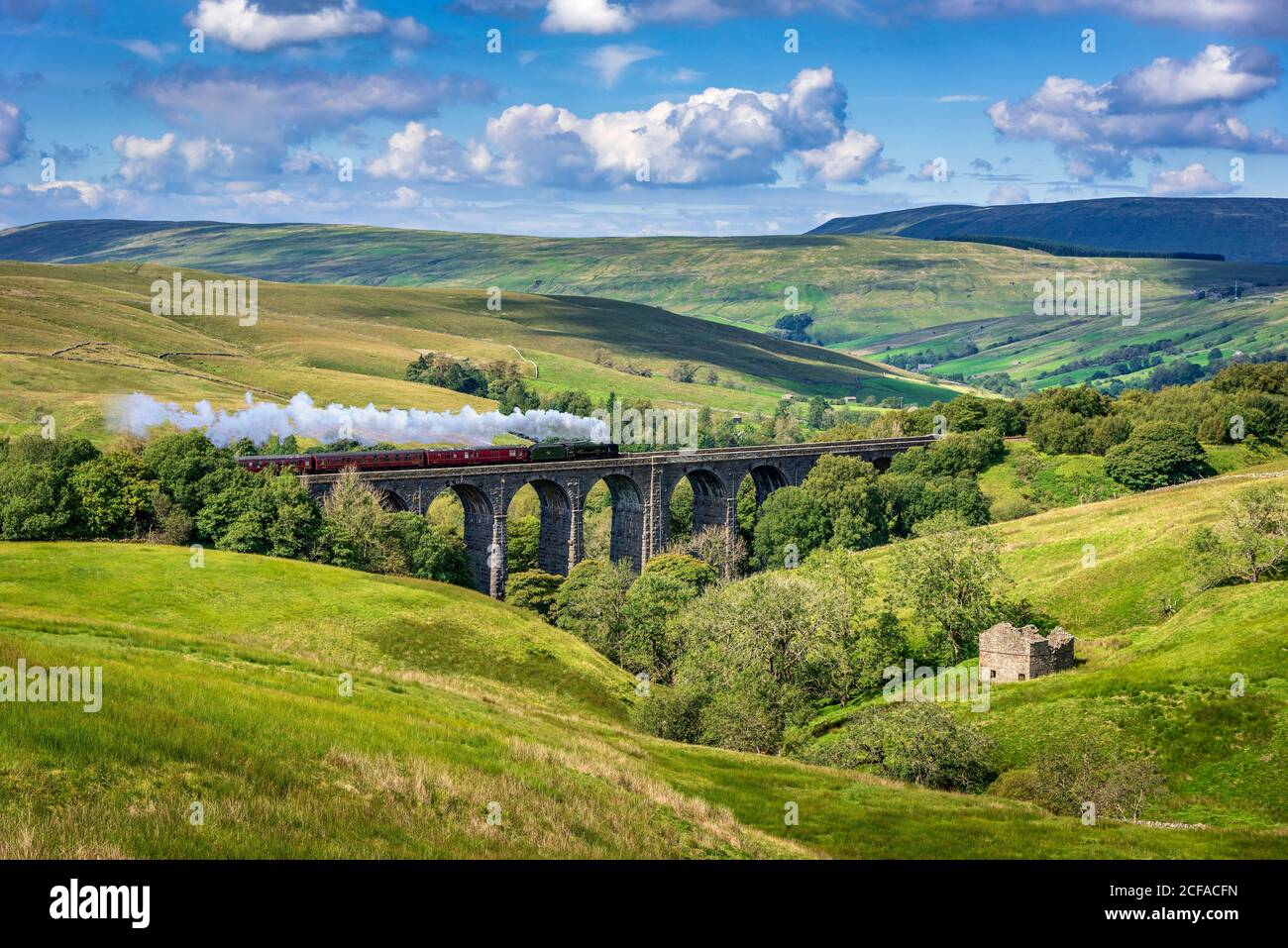 The Fellsman steam rail tour crosses the Dent Head viaduct hauled by ...
