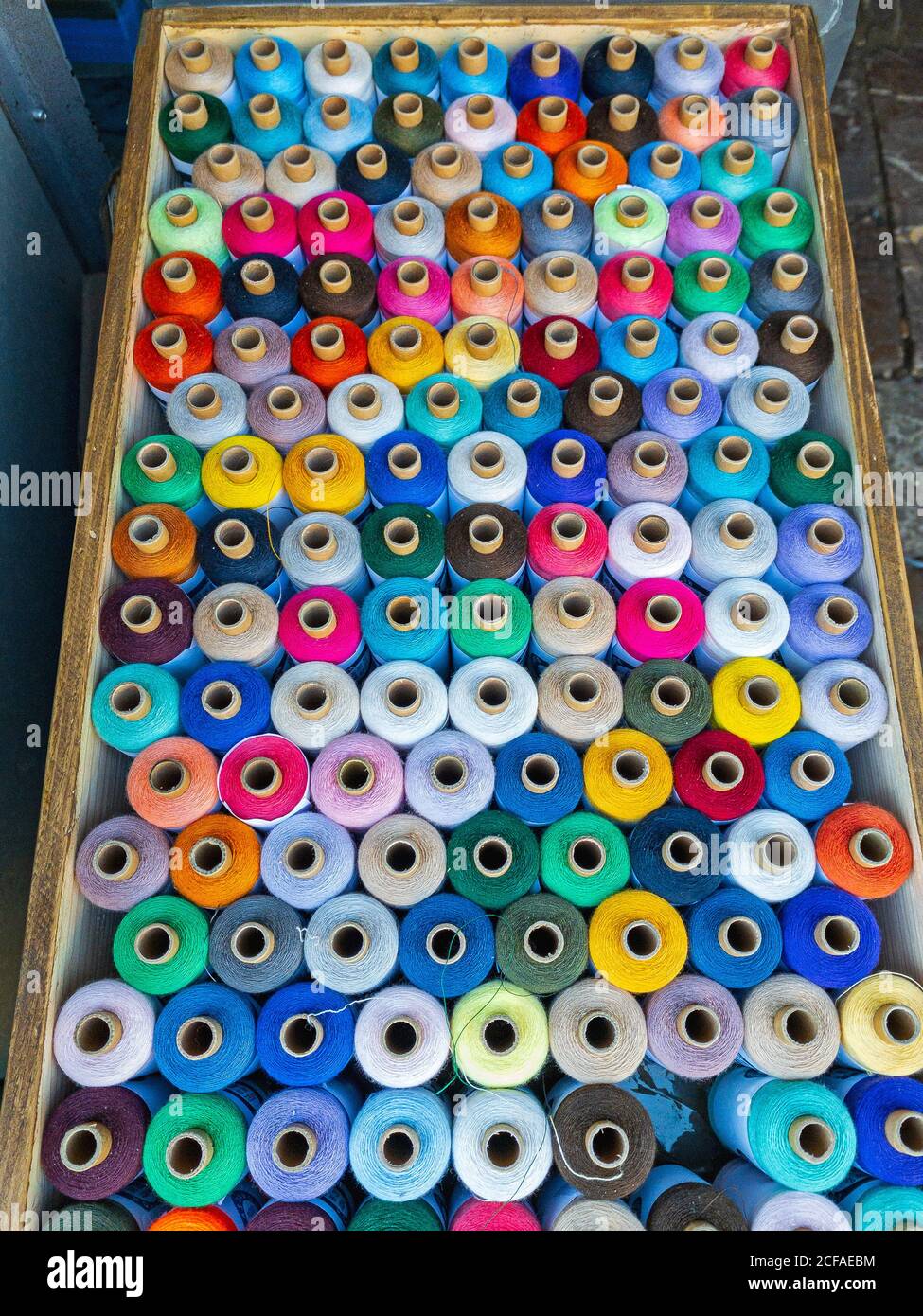 Different colors of thread hi-res stock photography and images - Alamy