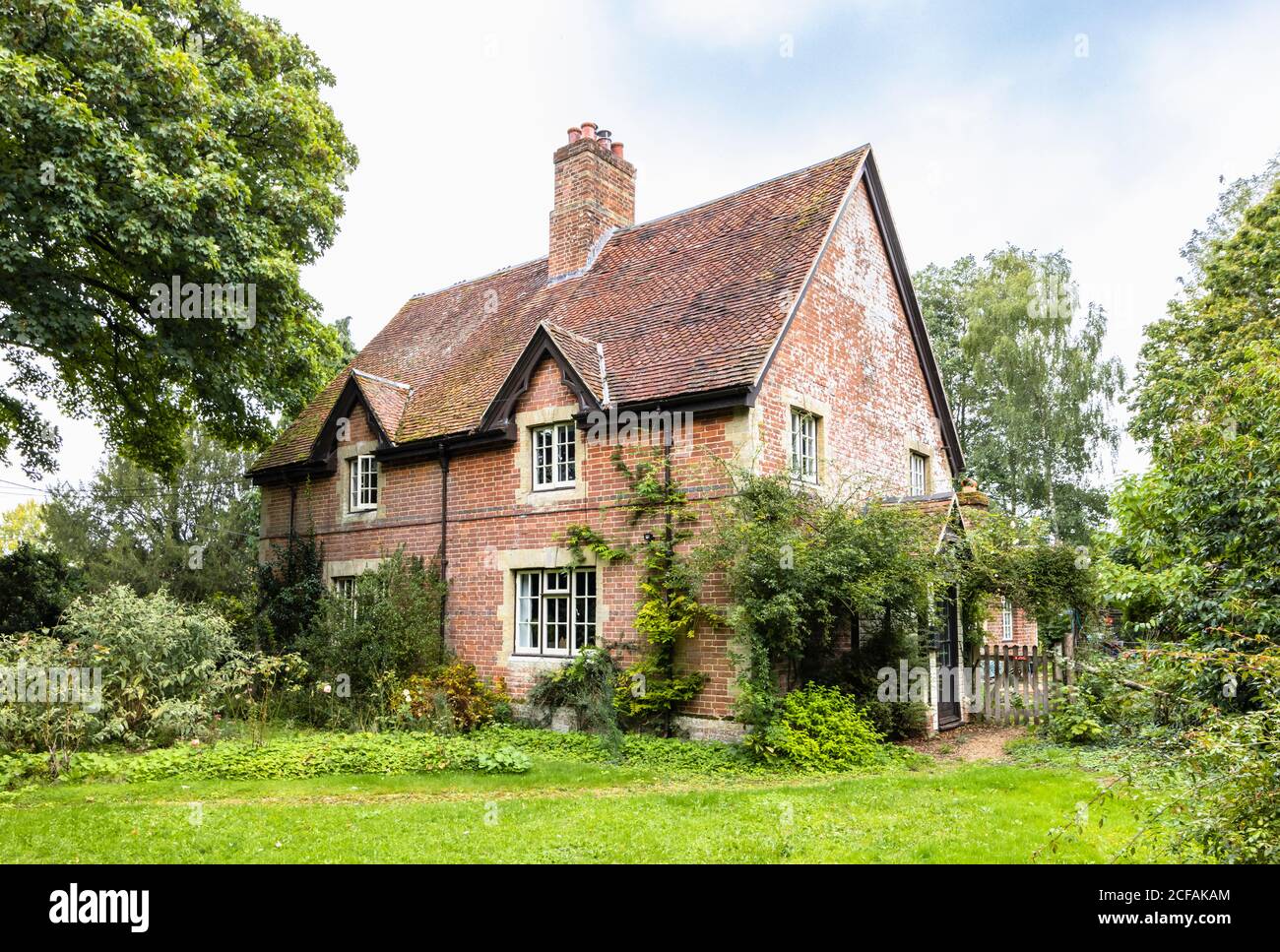 Historic brick cottage hi-res stock photography and images - Alamy