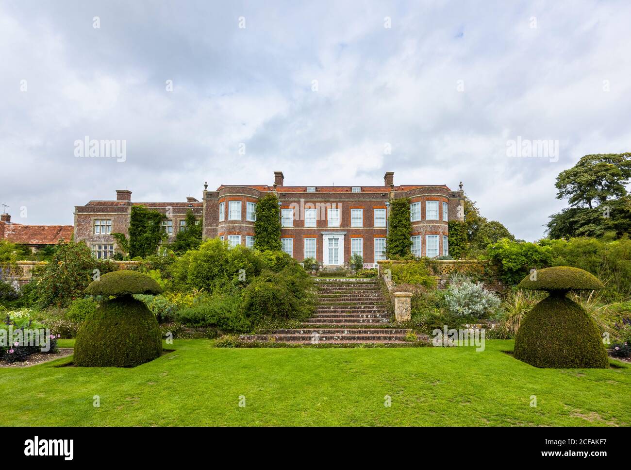 Stately home steps hi-res stock photography and images - Alamy