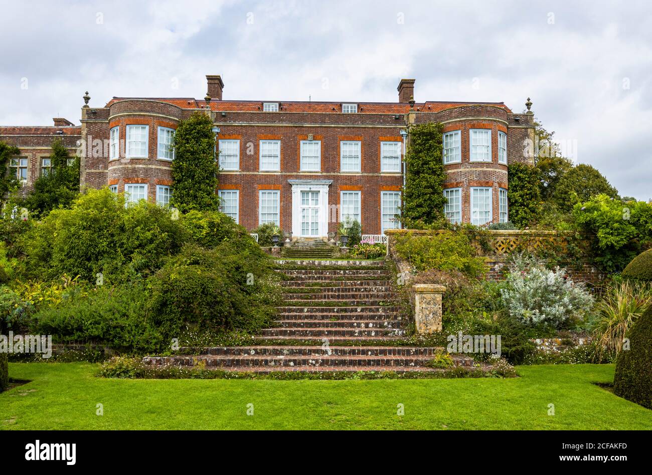 Stately home steps hi-res stock photography and images - Alamy