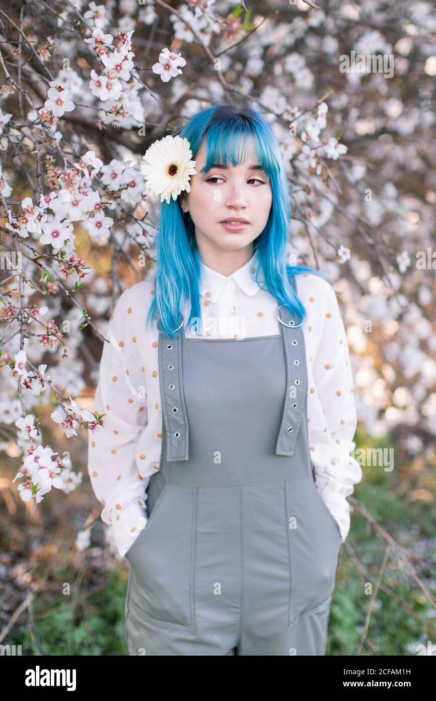 Millennial model hi-res stock photography and images - Alamy