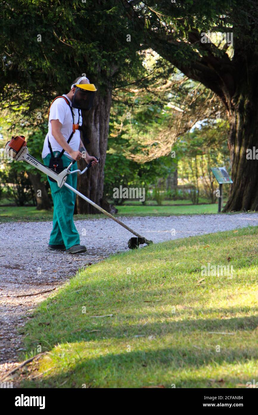 Strimming grass hi-res stock photography and images - Alamy