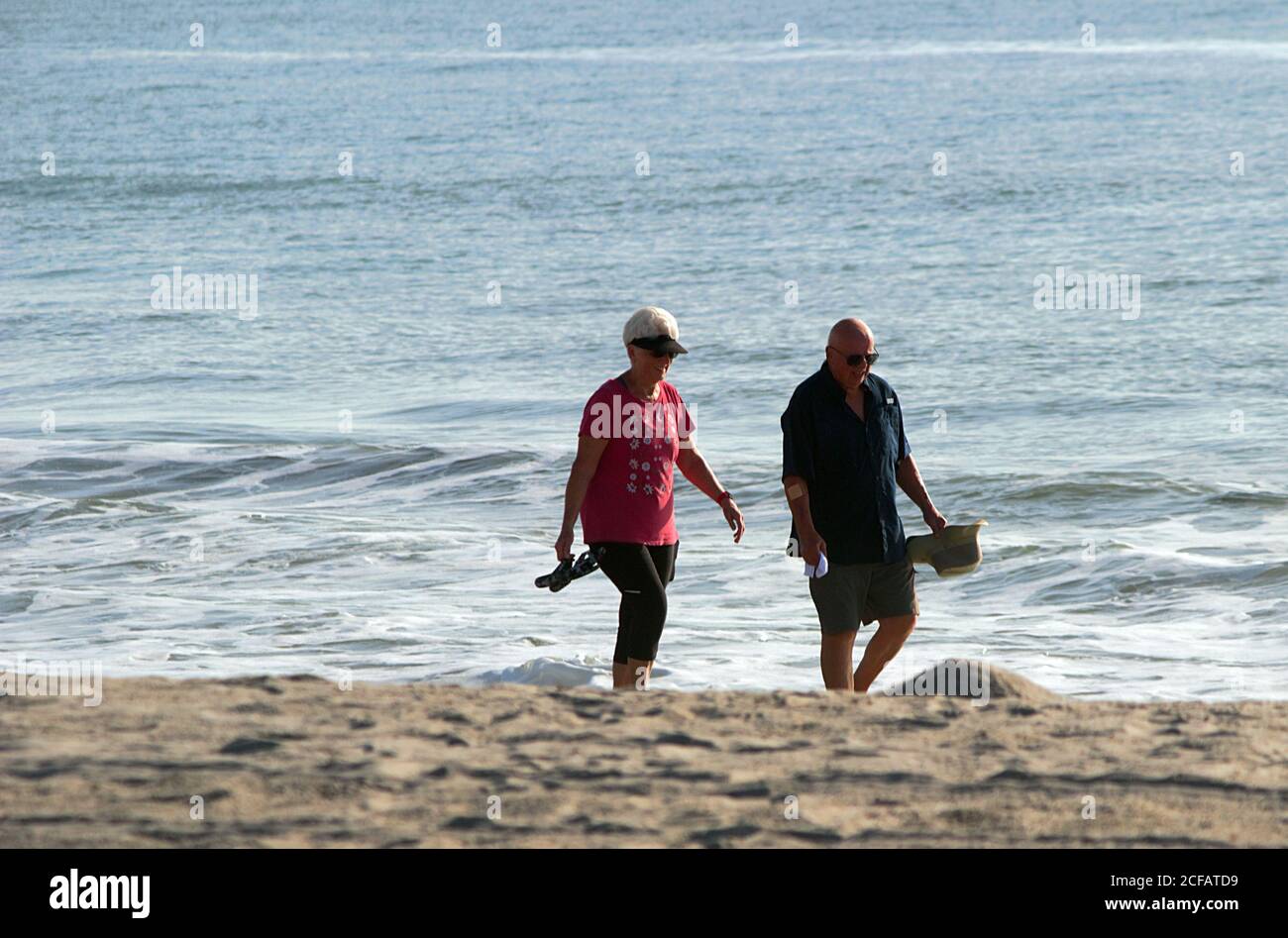 Mature couples walking hi-res stock photography and images - Alamy