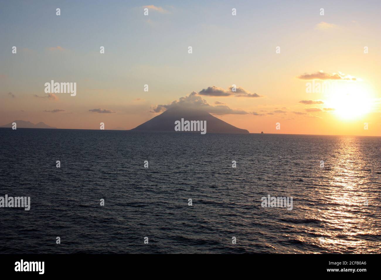 The summit of Stromboli volcano, Italy Stock Photo - Alamy