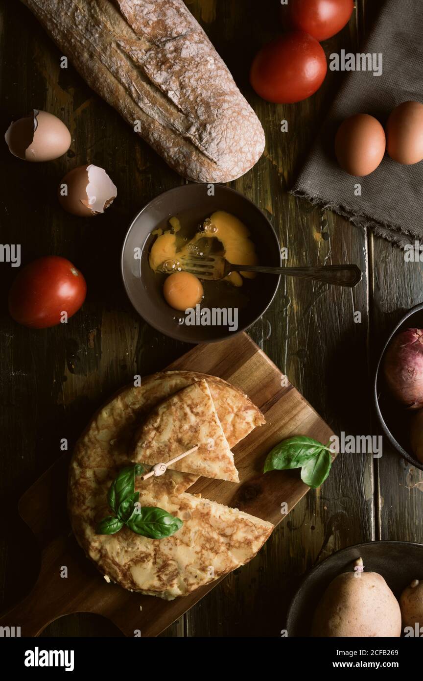 Food around table above view hi-res stock photography and images - Alamy