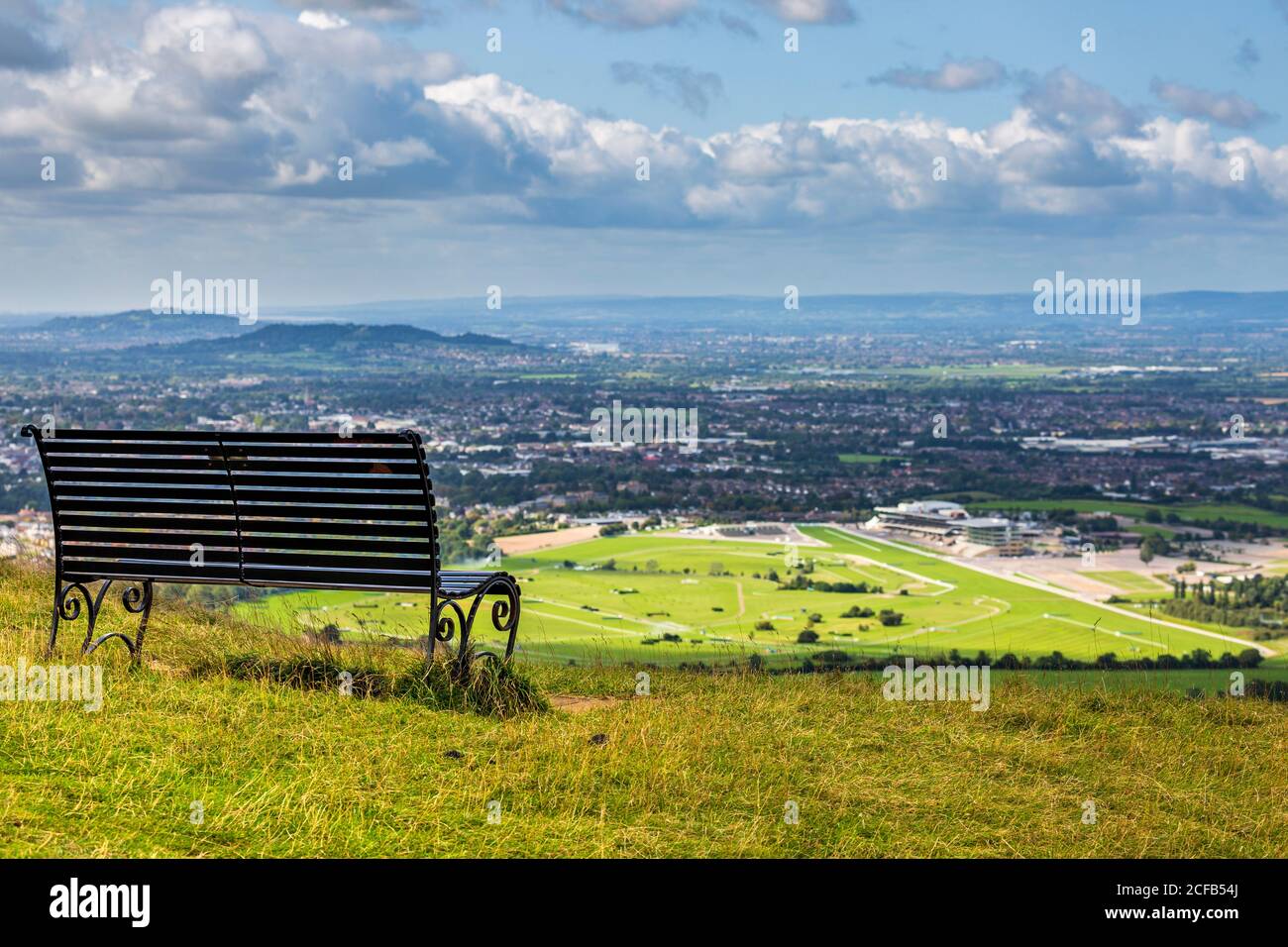 Cheltenham racecourse hi-res stock photography and images - Alamy