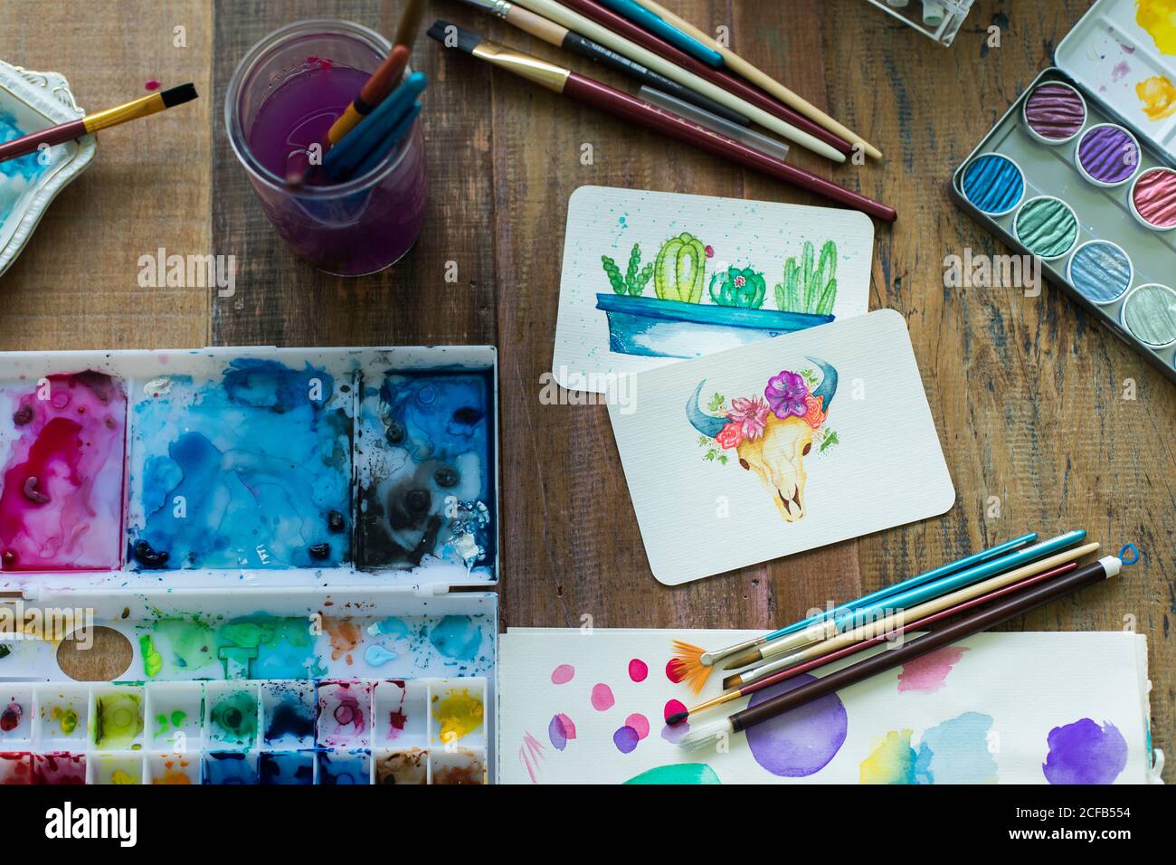 Latin artist painting with watercolor in her studio Stock Photo - Alamy