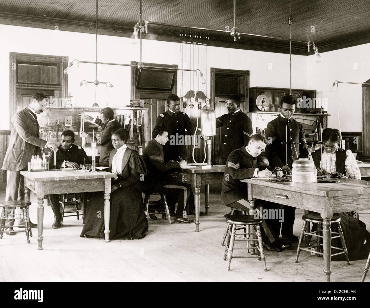 American physics hi-res stock photography and images - Alamy