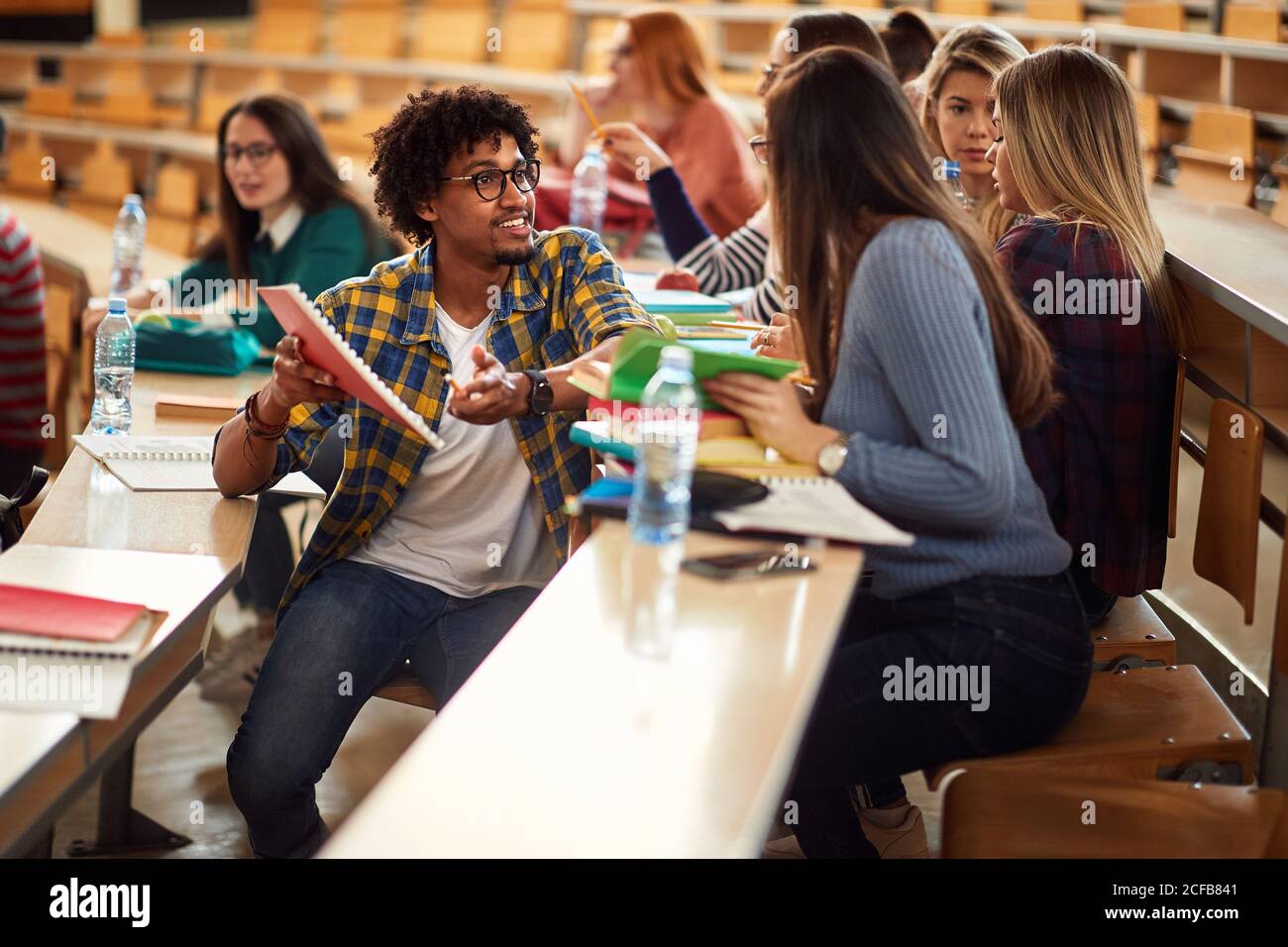 Sharing information hi-res stock photography and images - Alamy