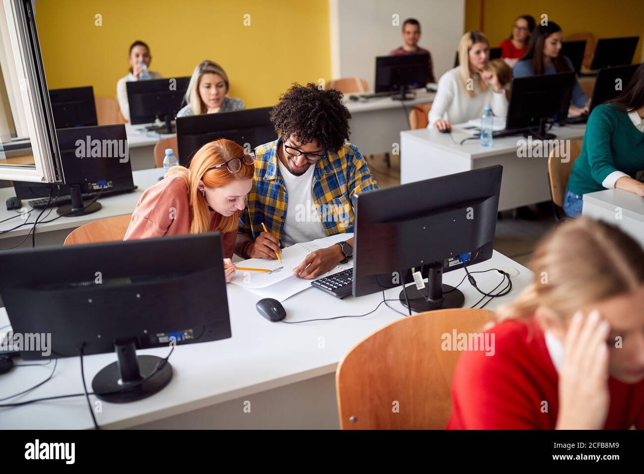 Teamwork in learning hi-res stock photography and images - Alamy