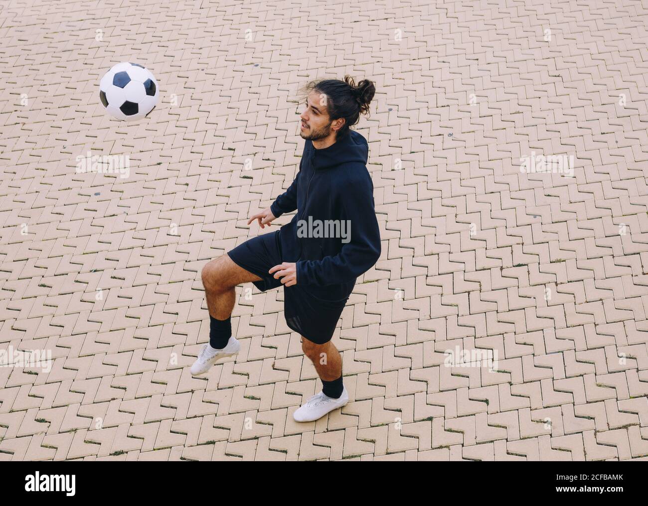 Side view handsome football player hi-res stock photography and images ...