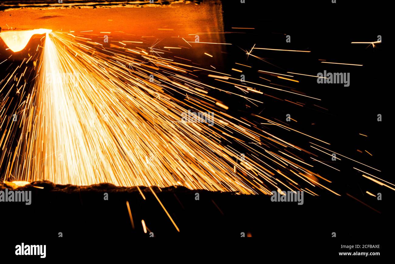 Mixture of oxygen and acetylene flame cutting iron Stock Photo - Alamy