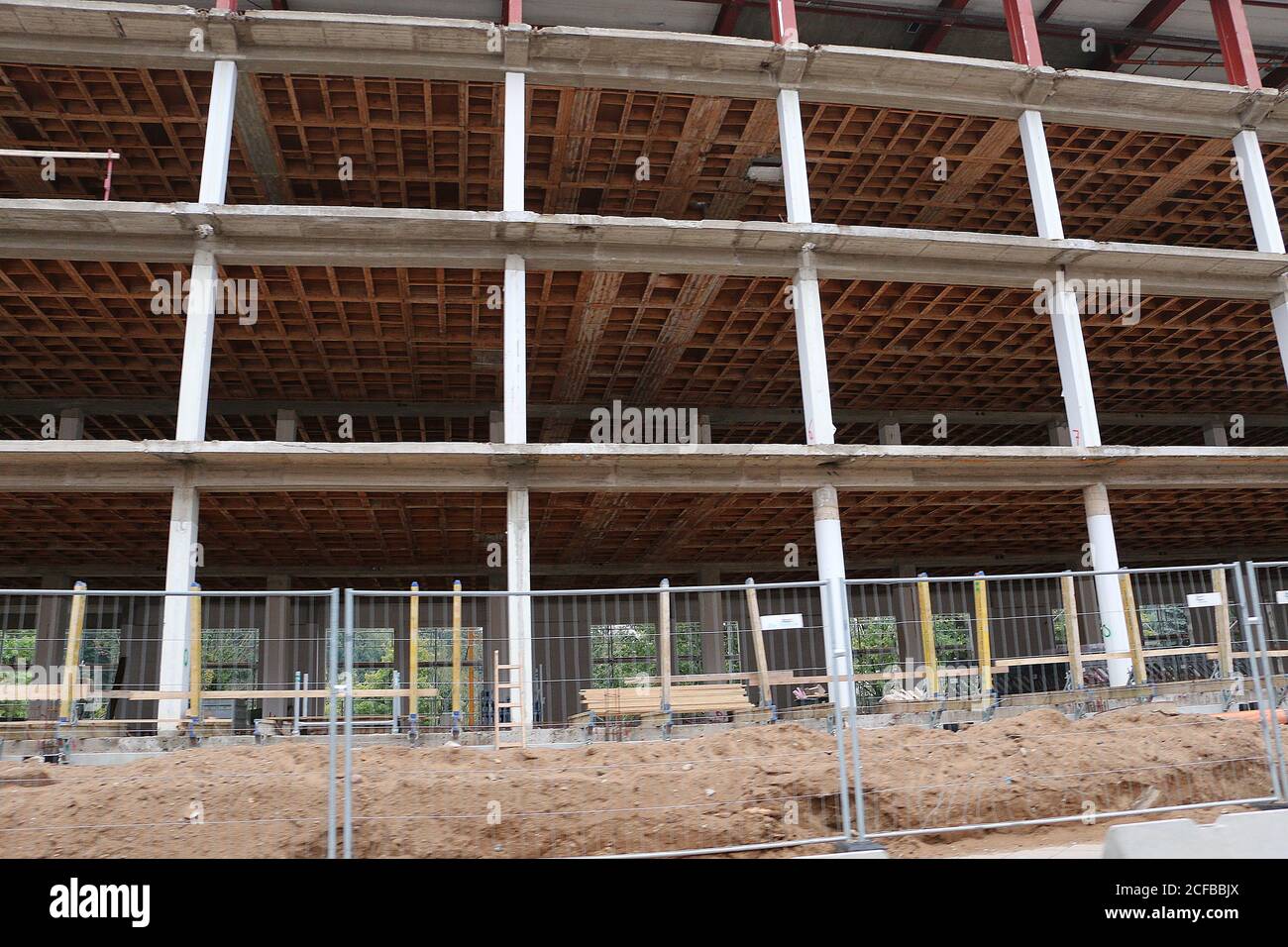 Process of construction of the monolithic building Stock Photo - Alamy