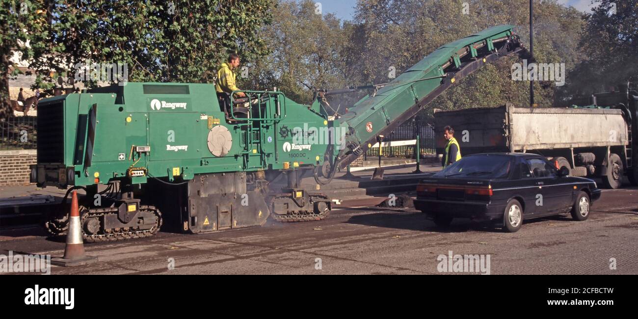 Road worker uk resurfacing hi-res stock photography and images - Alamy