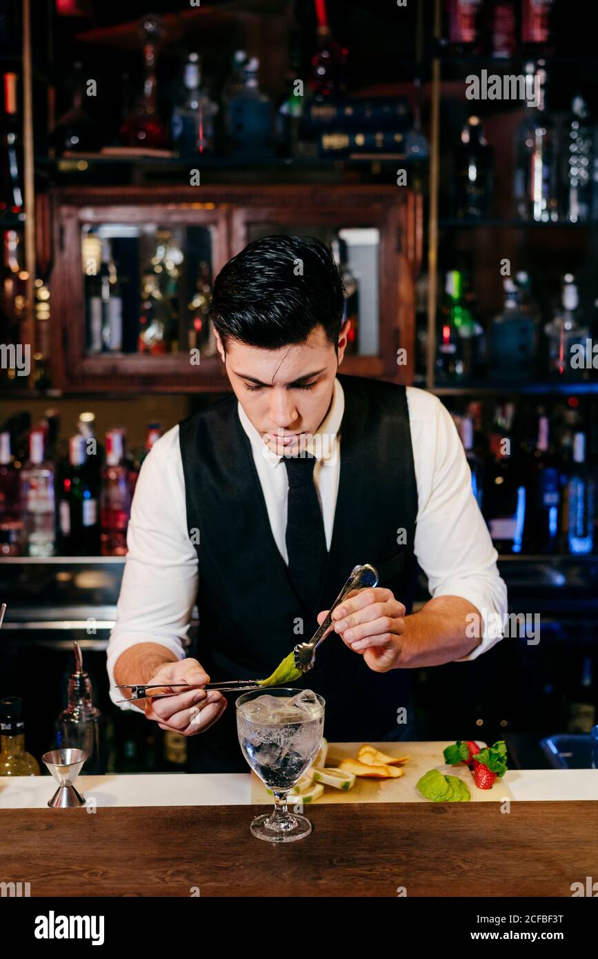 Bartender behind the bar preparing drinks hi-res stock photography and ...