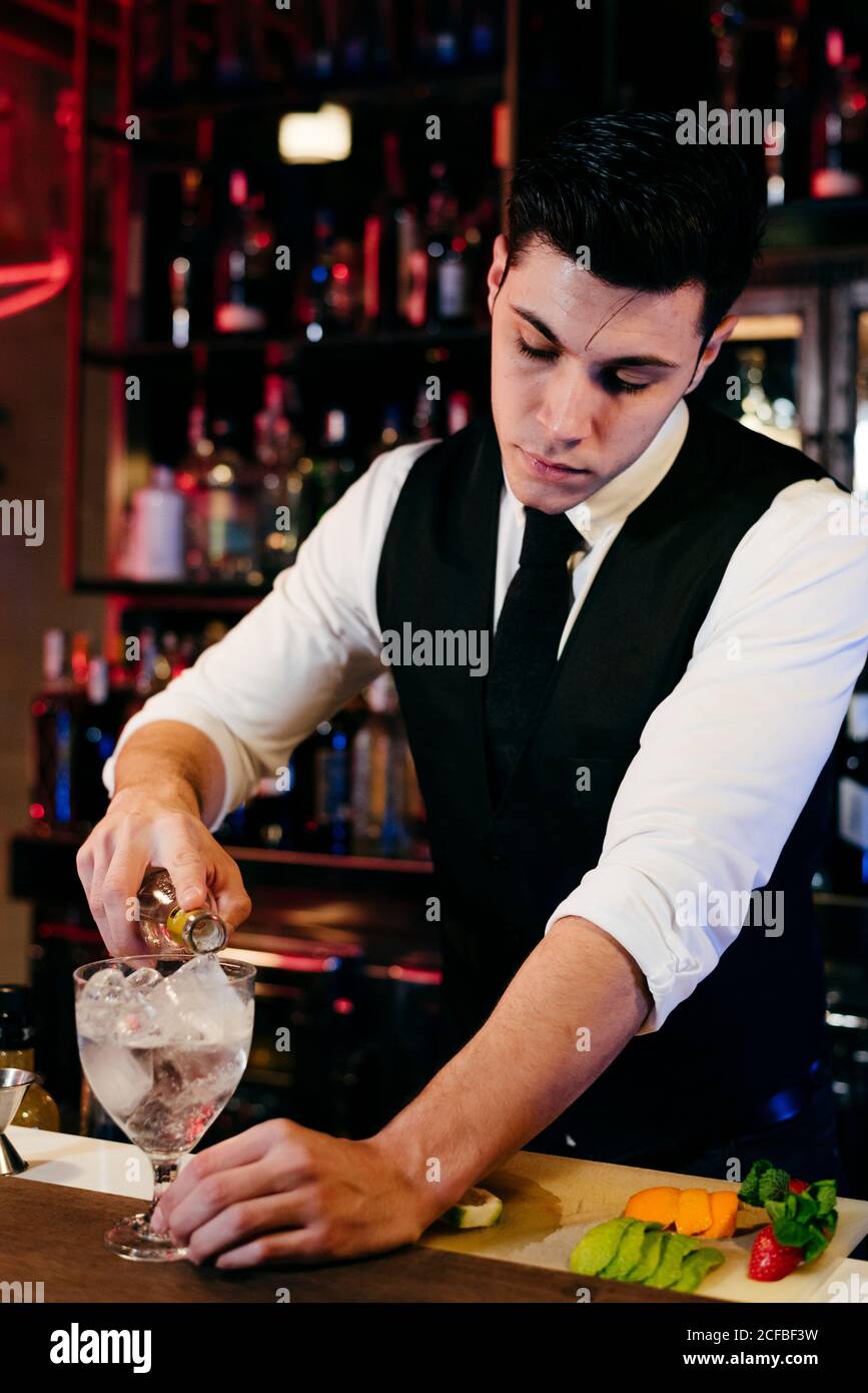 Bartender behind the bar preparing drinks hi-res stock photography and ...