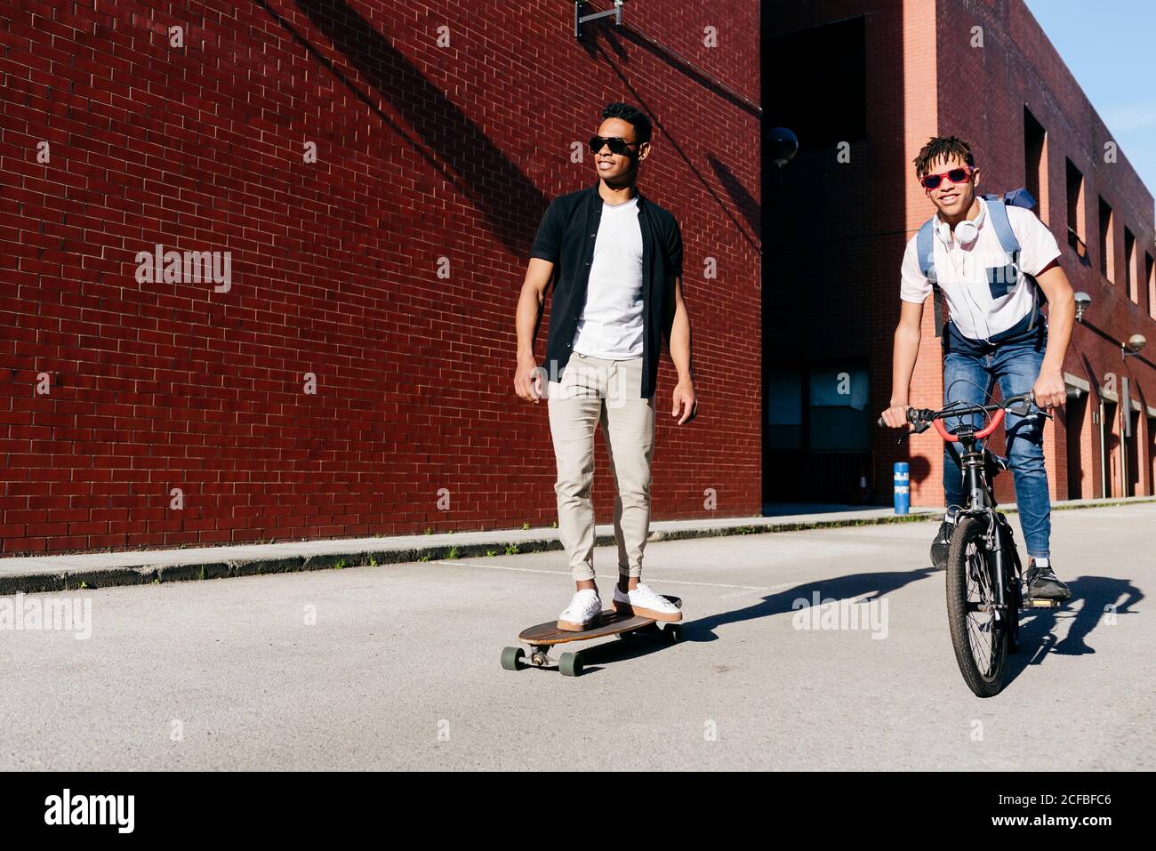 Skateboard bicycle hi-res stock photography and images - Alamy