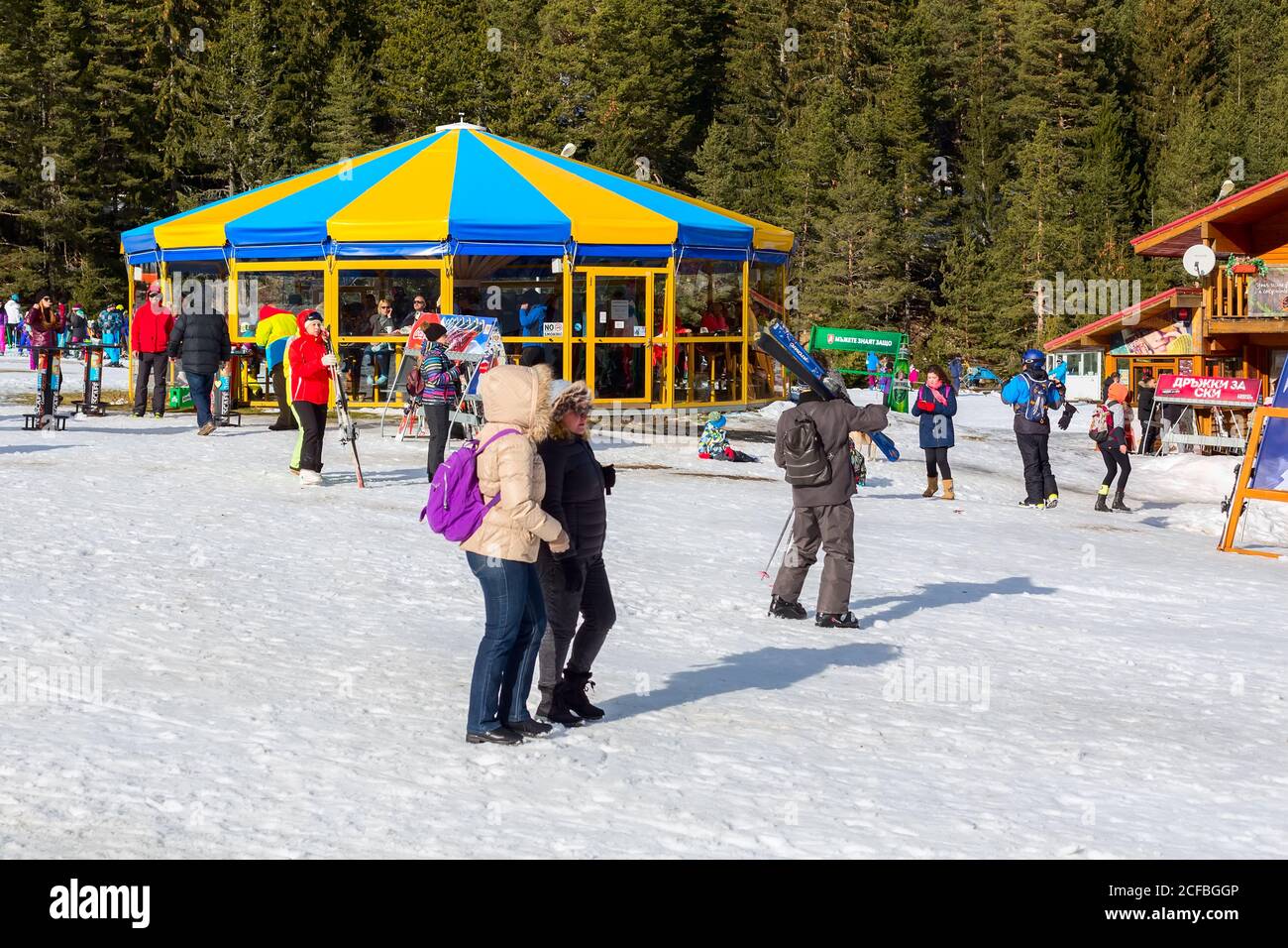 Outdoor cafe by ski slope hi-res stock photography and images - Alamy
