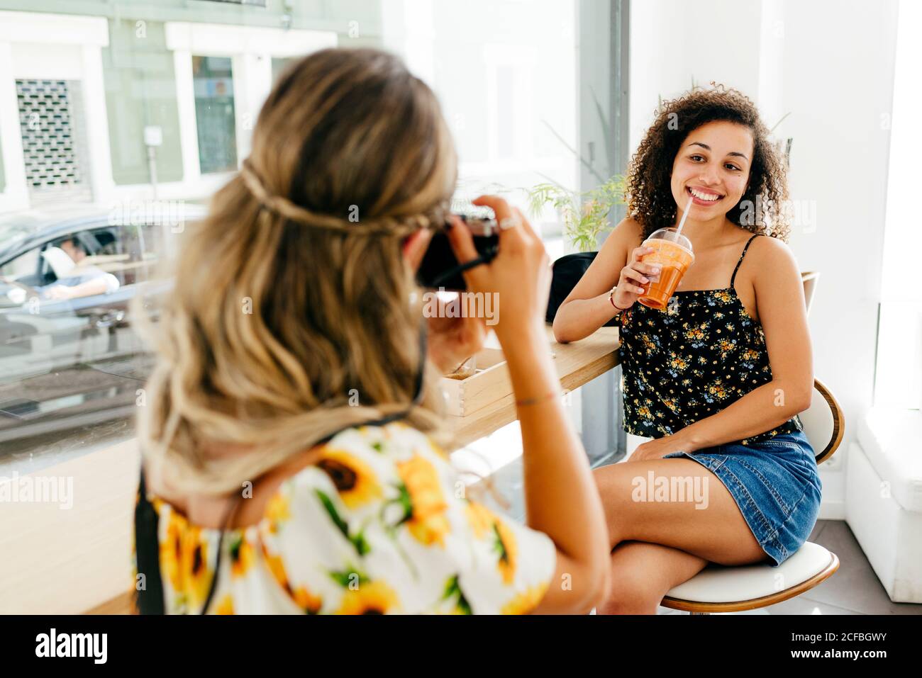Taking photo of friend hi-res stock photography and images - Alamy