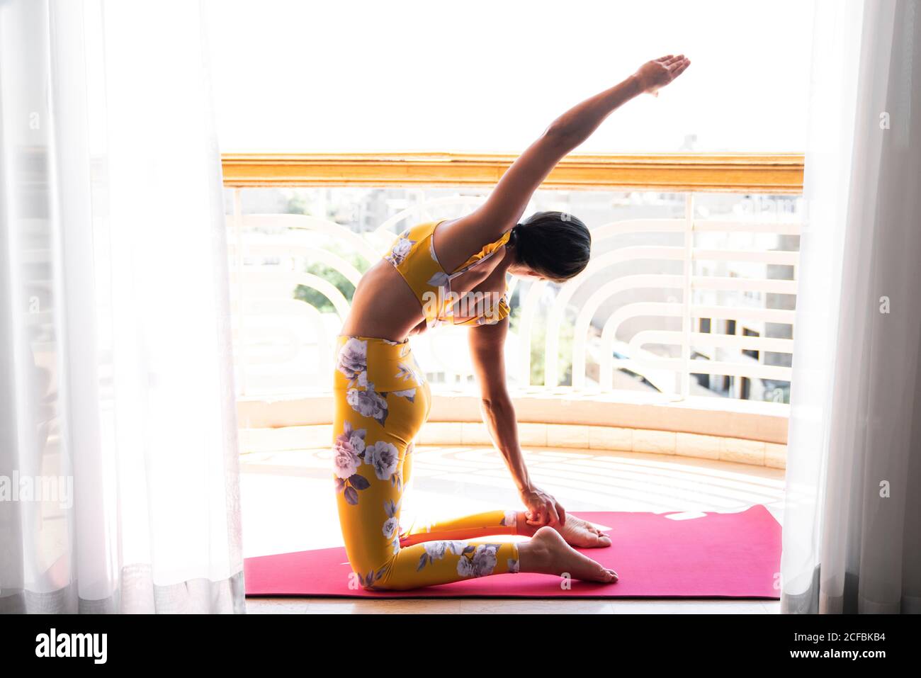 Back stretch bend hi-res stock photography and images - Alamy