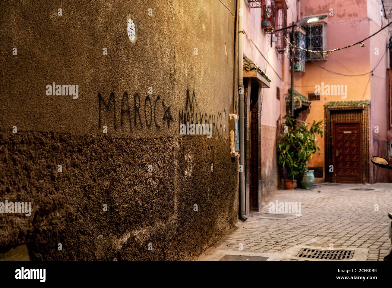 Back street of marrakech hi-res stock photography and images - Alamy