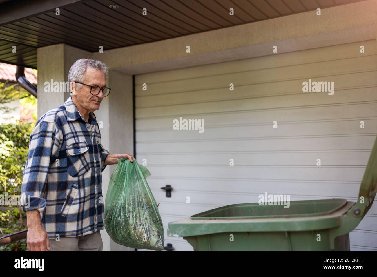 Taking out the recycling hi-res stock photography and images - Alamy