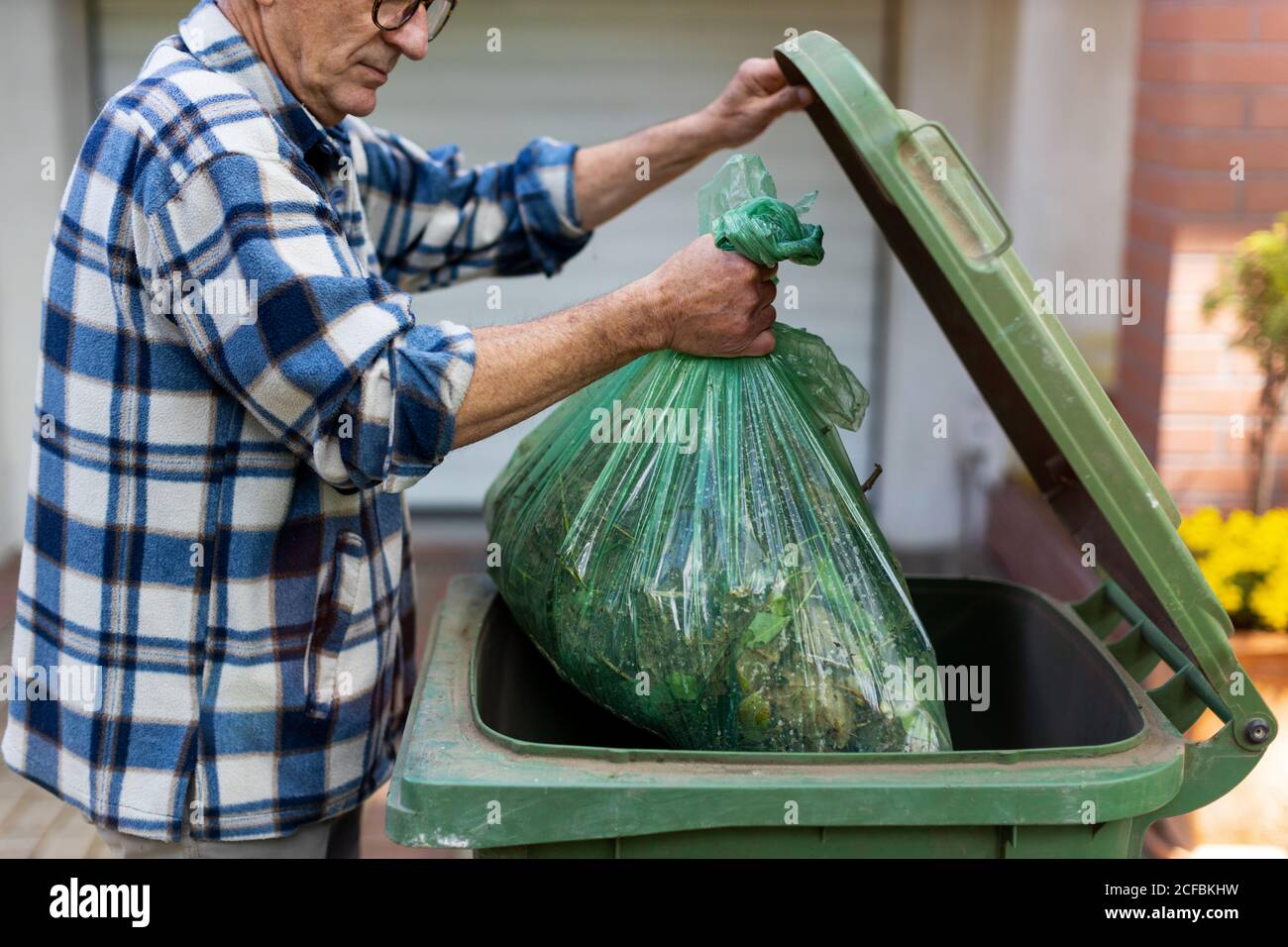 Taking out the recycling hi-res stock photography and images - Alamy