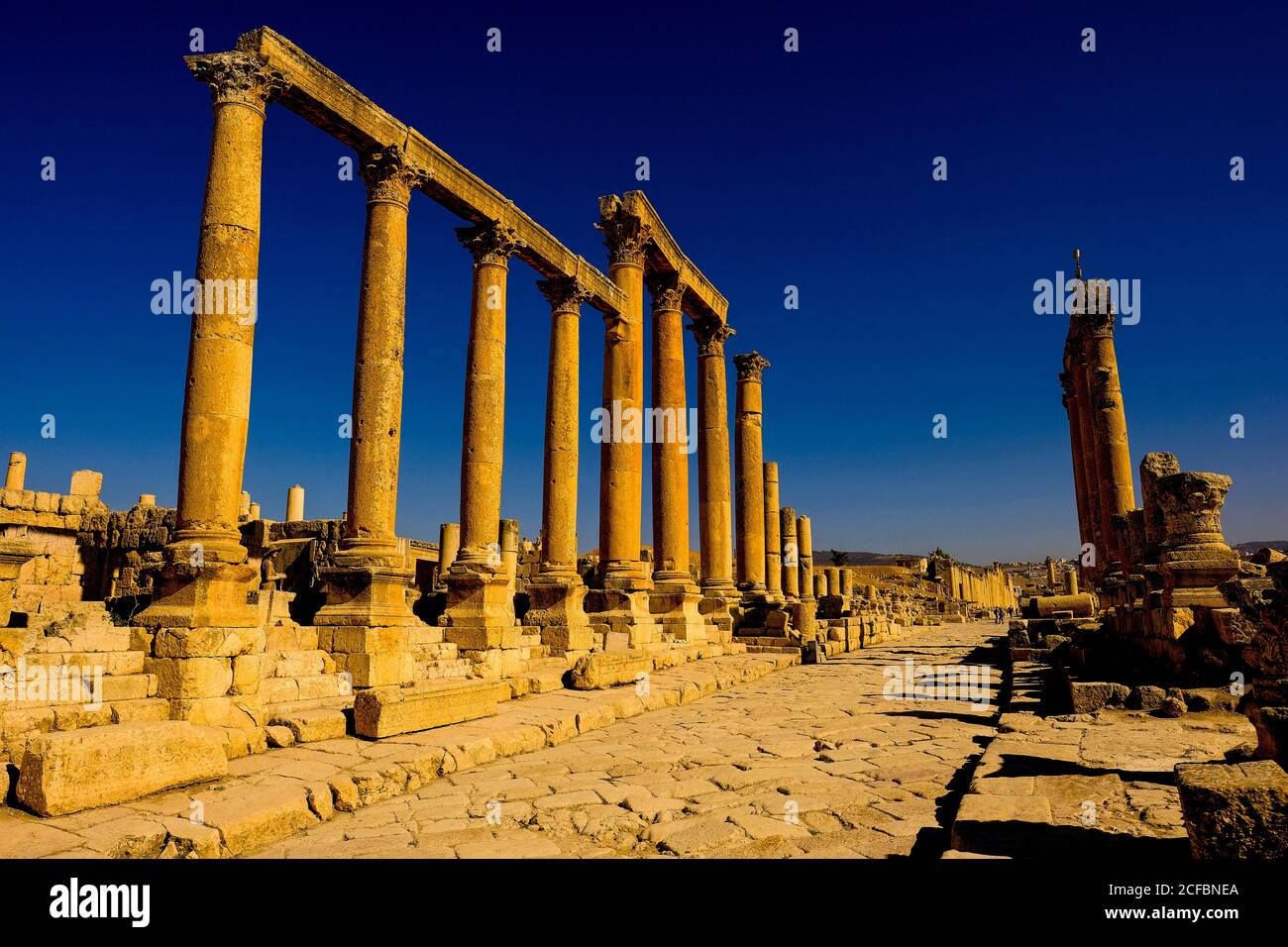 Ancient Roman columns in the city of Jerash, Jordan Stock Photo - Alamy