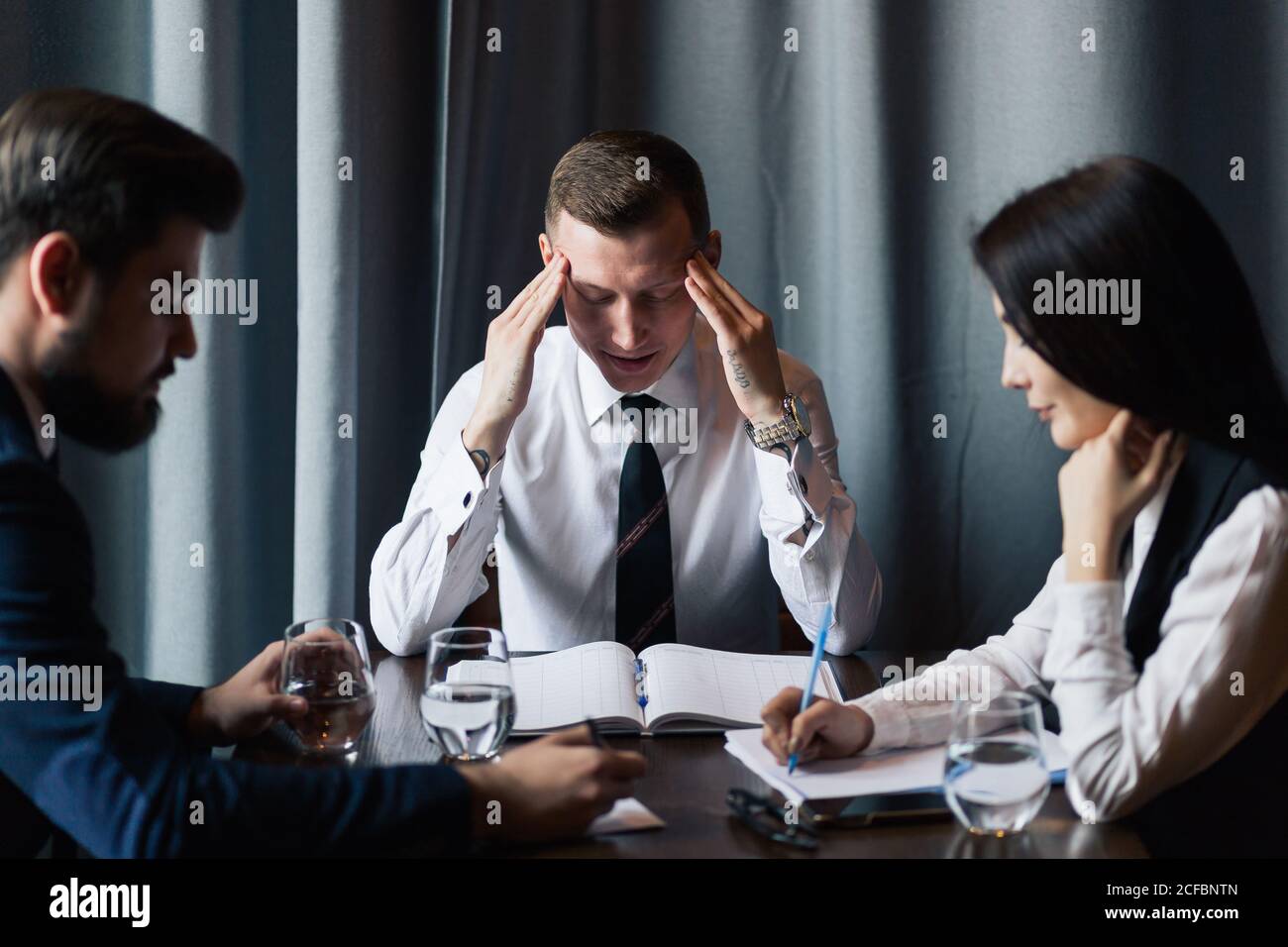 Office workers sad hi-res stock photography and images - Alamy