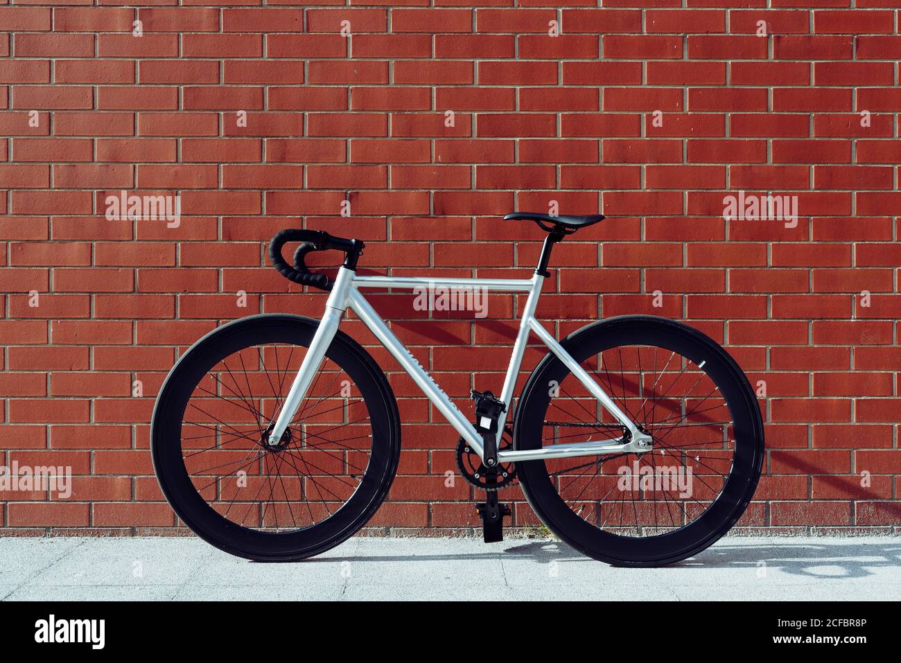 White road bicycle hi-res stock photography and images - Alamy