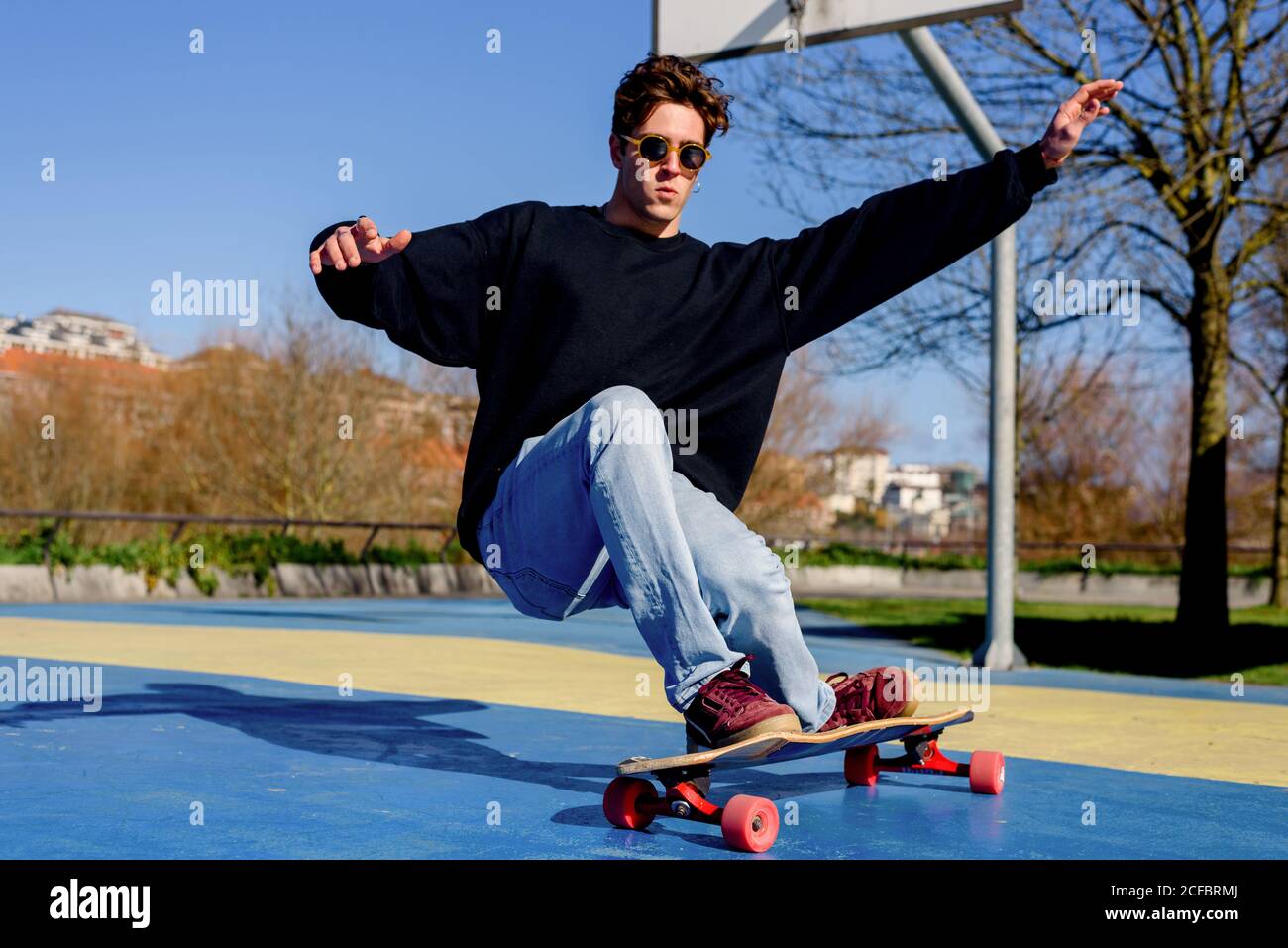 Arms falling hi-res stock photography and images - Alamy