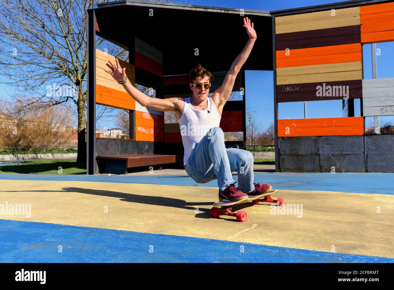 Arms falling hi-res stock photography and images - Alamy