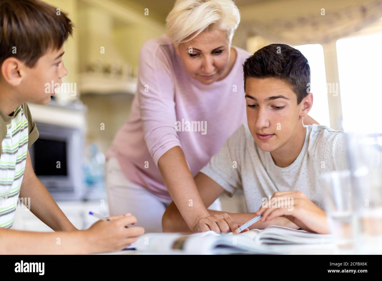 Kids doing homework table hi-res stock photography and images - Alamy