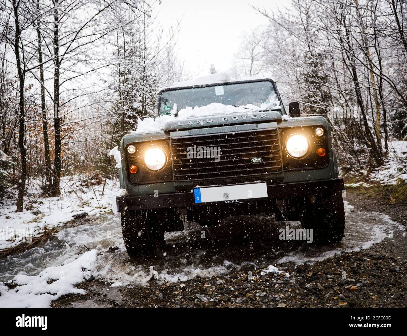 Landrover defender hi-res stock photography and images - Alamy