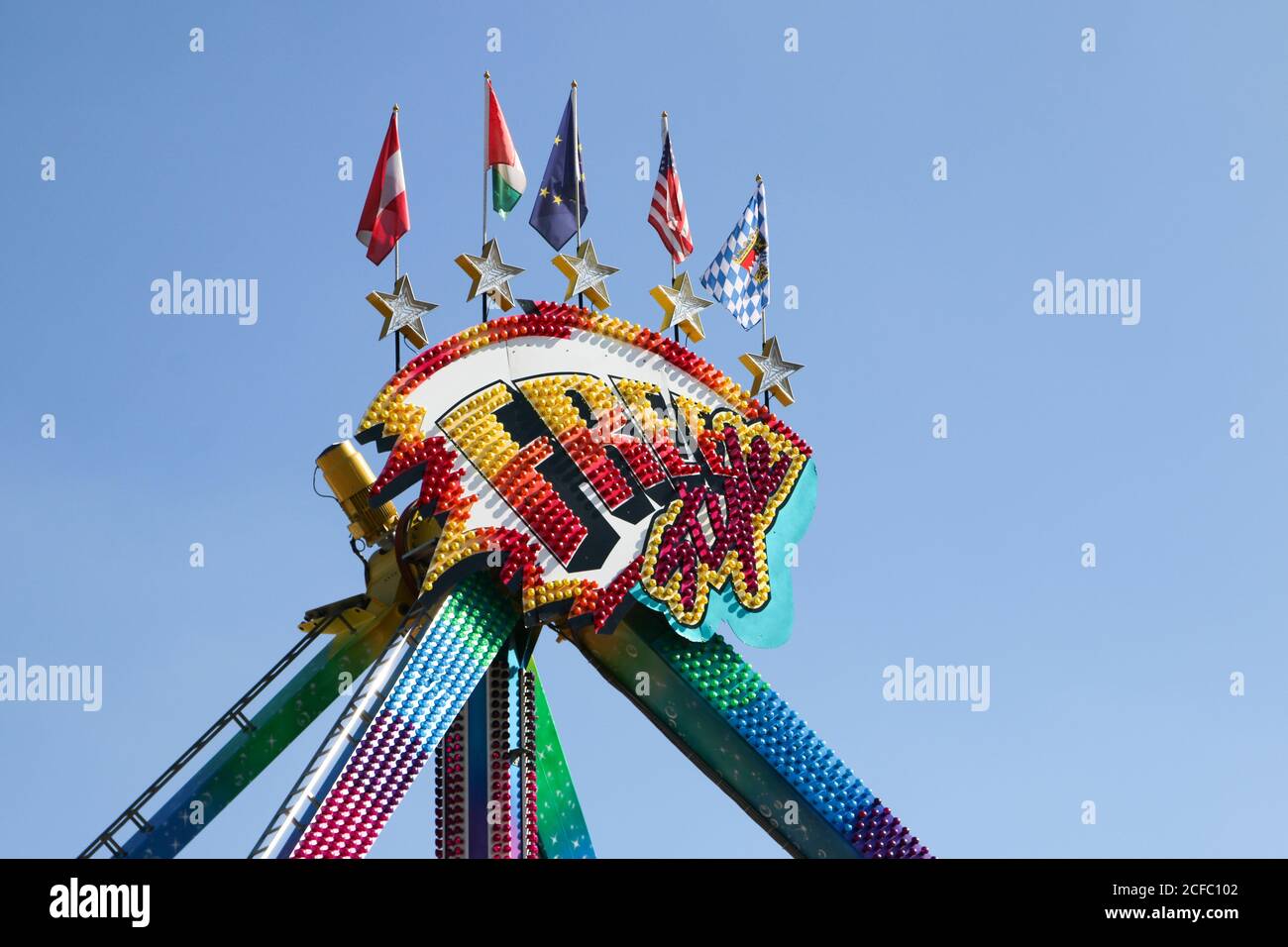 Impressions of munich oktoberfest rides lebkuchenherz hofbrau hi-res ...