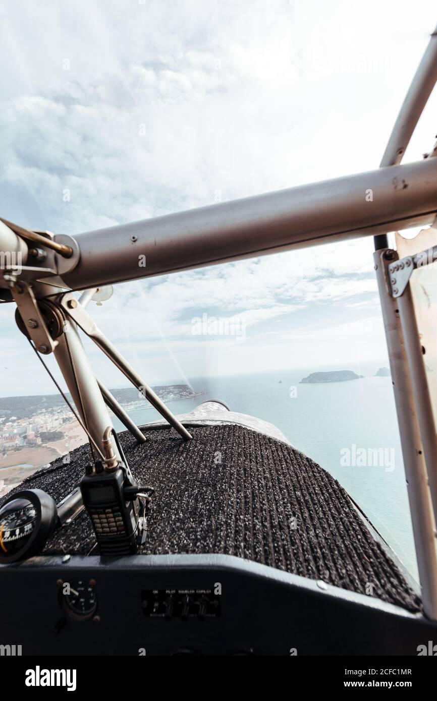 Cockpit view small plane landing hi-res stock photography and images ...