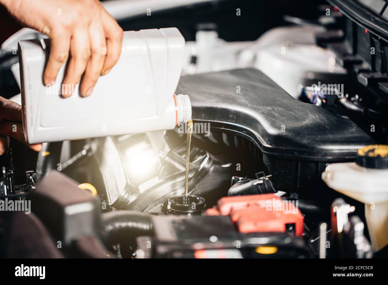 Carservicing hi-res stock photography and images - Alamy