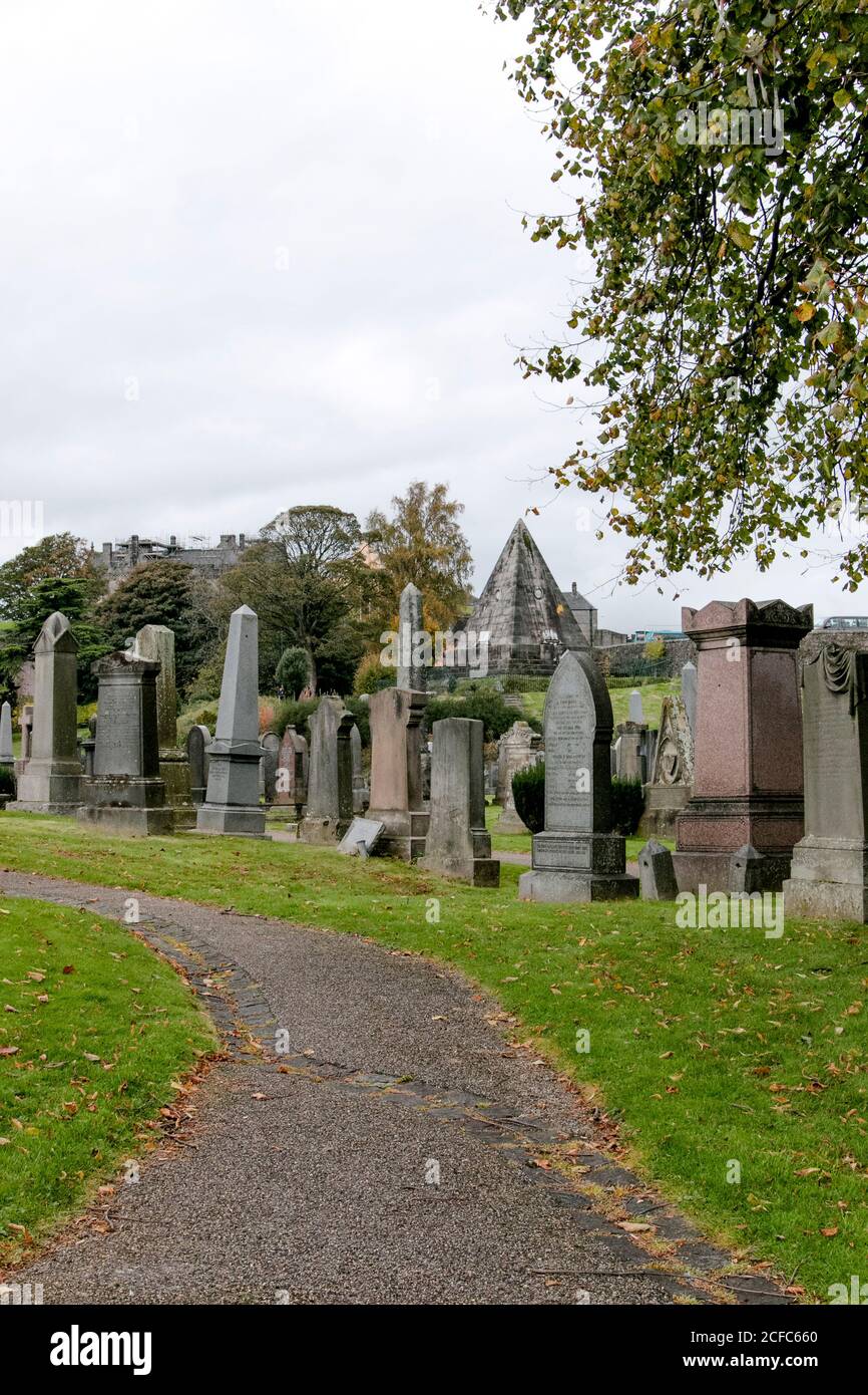 Pathway cemetery hi-res stock photography and images - Alamy