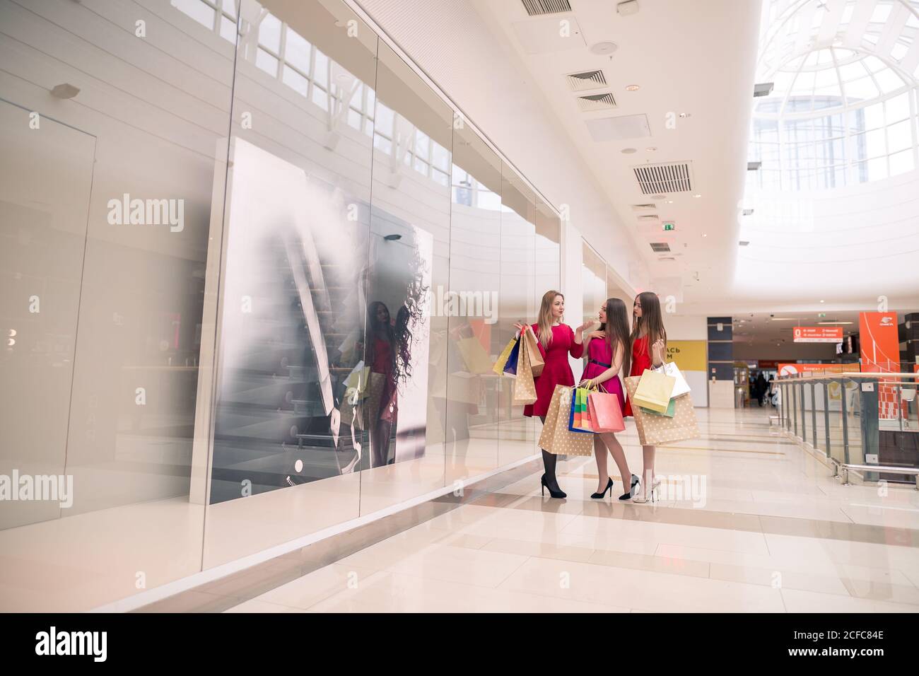 Happy girls out shopping mall hi-res stock photography and images - Alamy