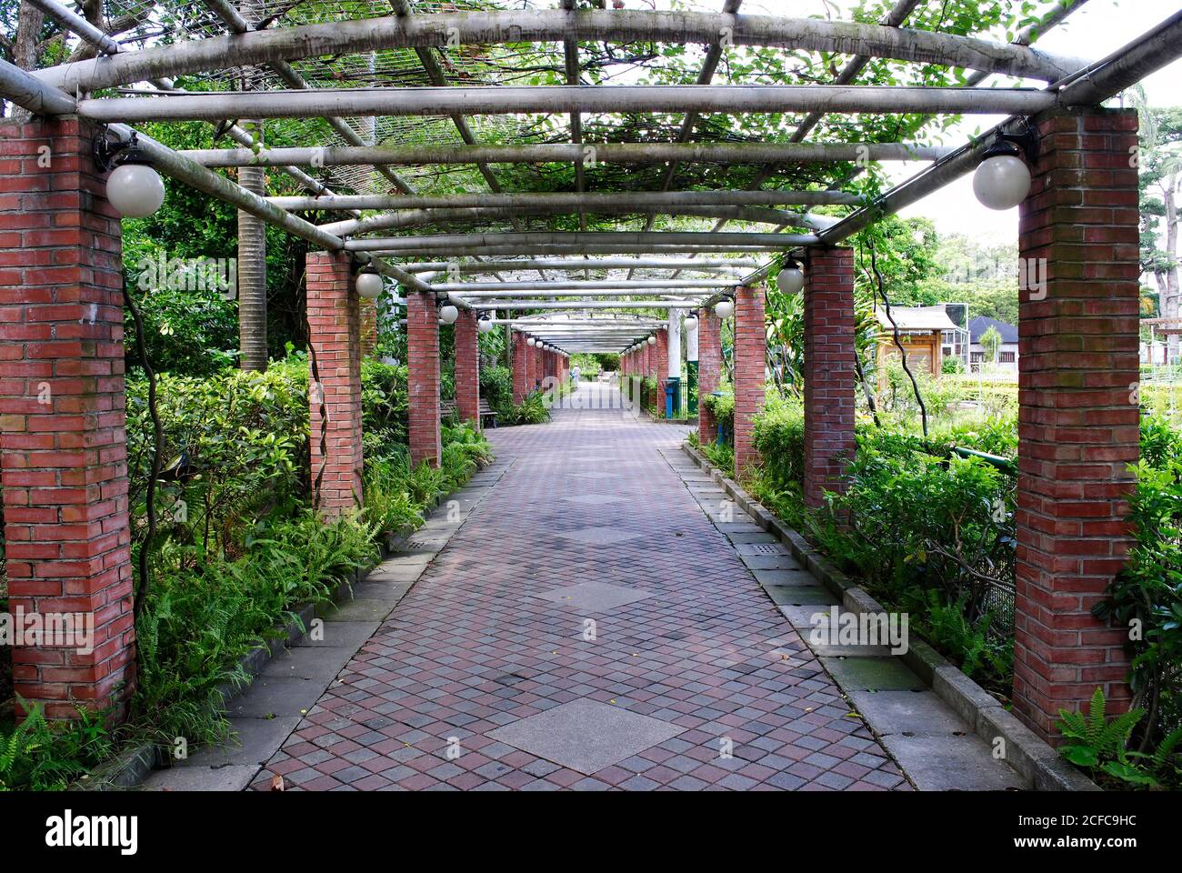 Garden corridor hi-res stock photography and images - Alamy