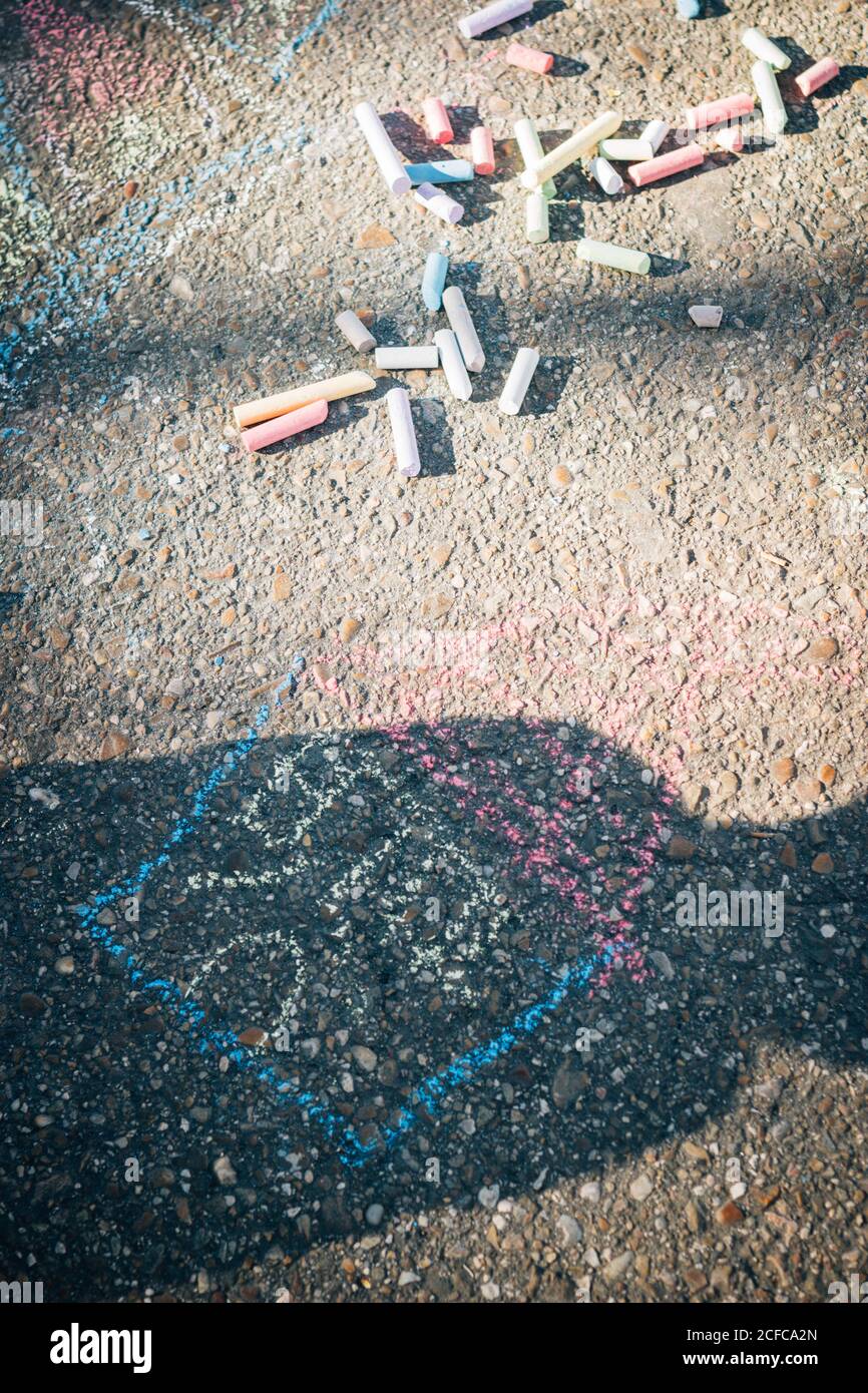 Chalk pavement drawings hi-res stock photography and images - Alamy