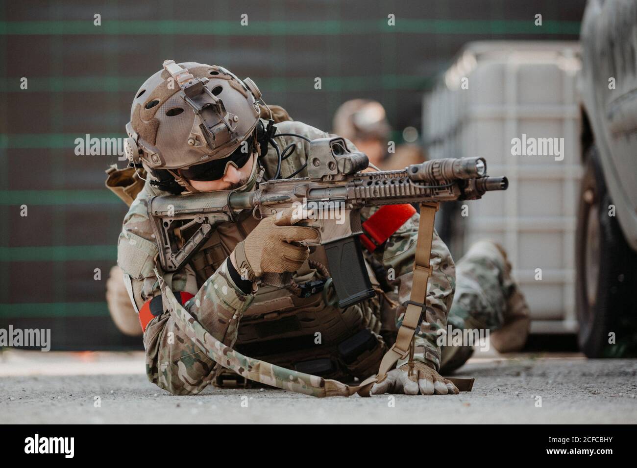 Soldier aiming his gun hi-res stock photography and images - Alamy