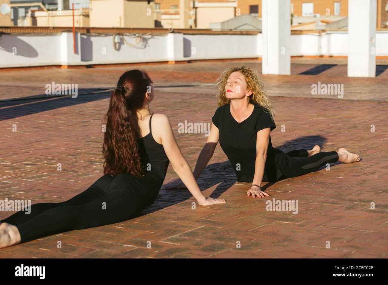 Back bend hi-res stock photography and images - Alamy