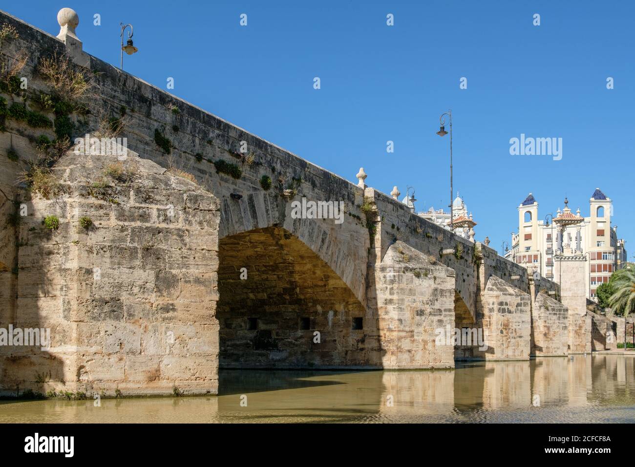 Puente del Mar, Sea Bridge pedestrian bridge over Turia River bed ...