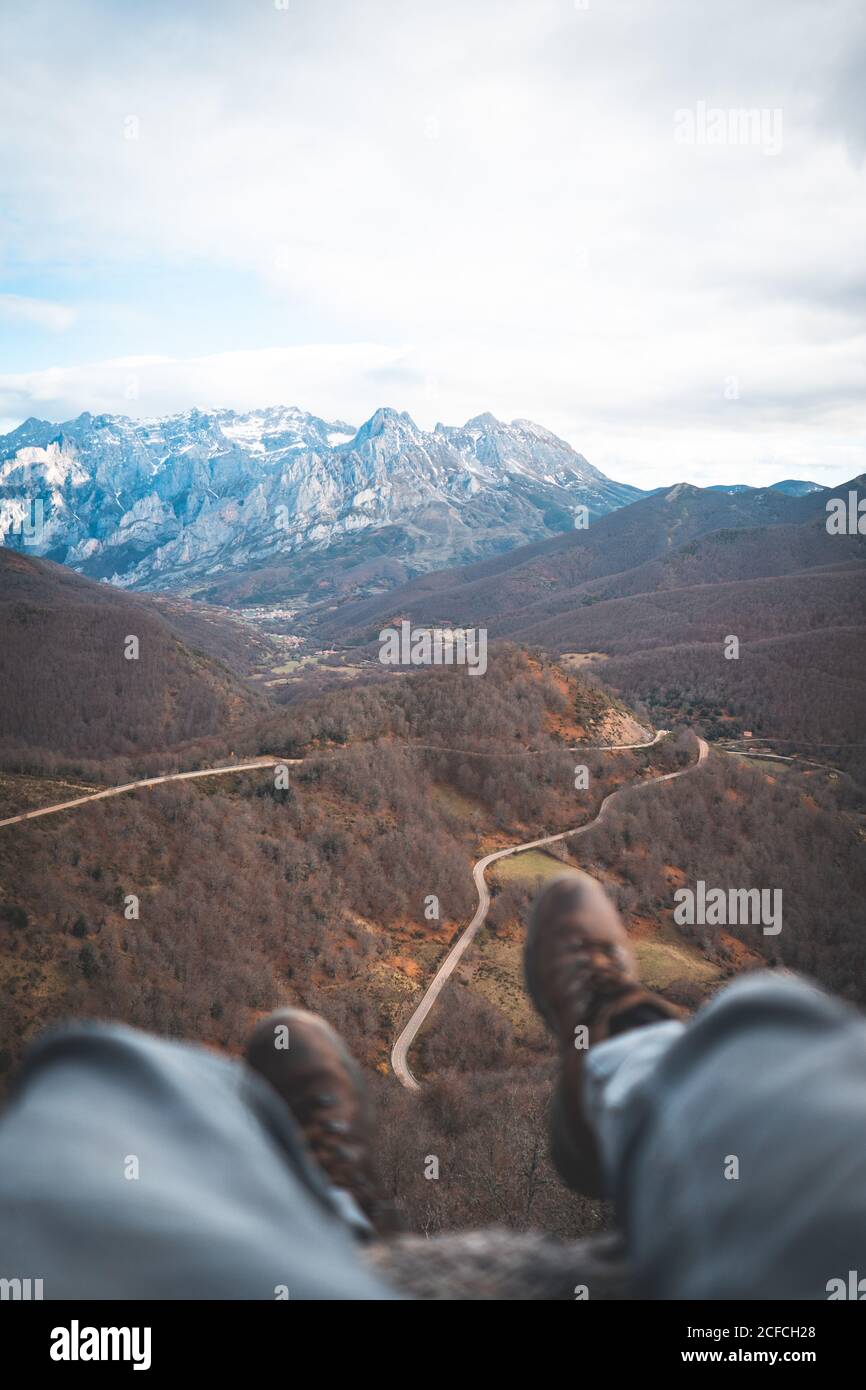 Legs dangling hi-res stock photography and images - Alamy