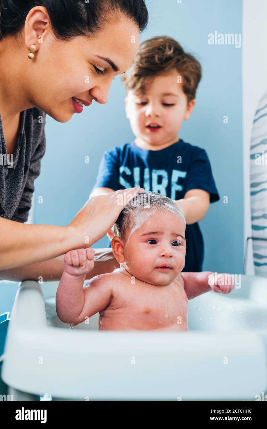 Son helping mom hi-res stock photography and images - Alamy