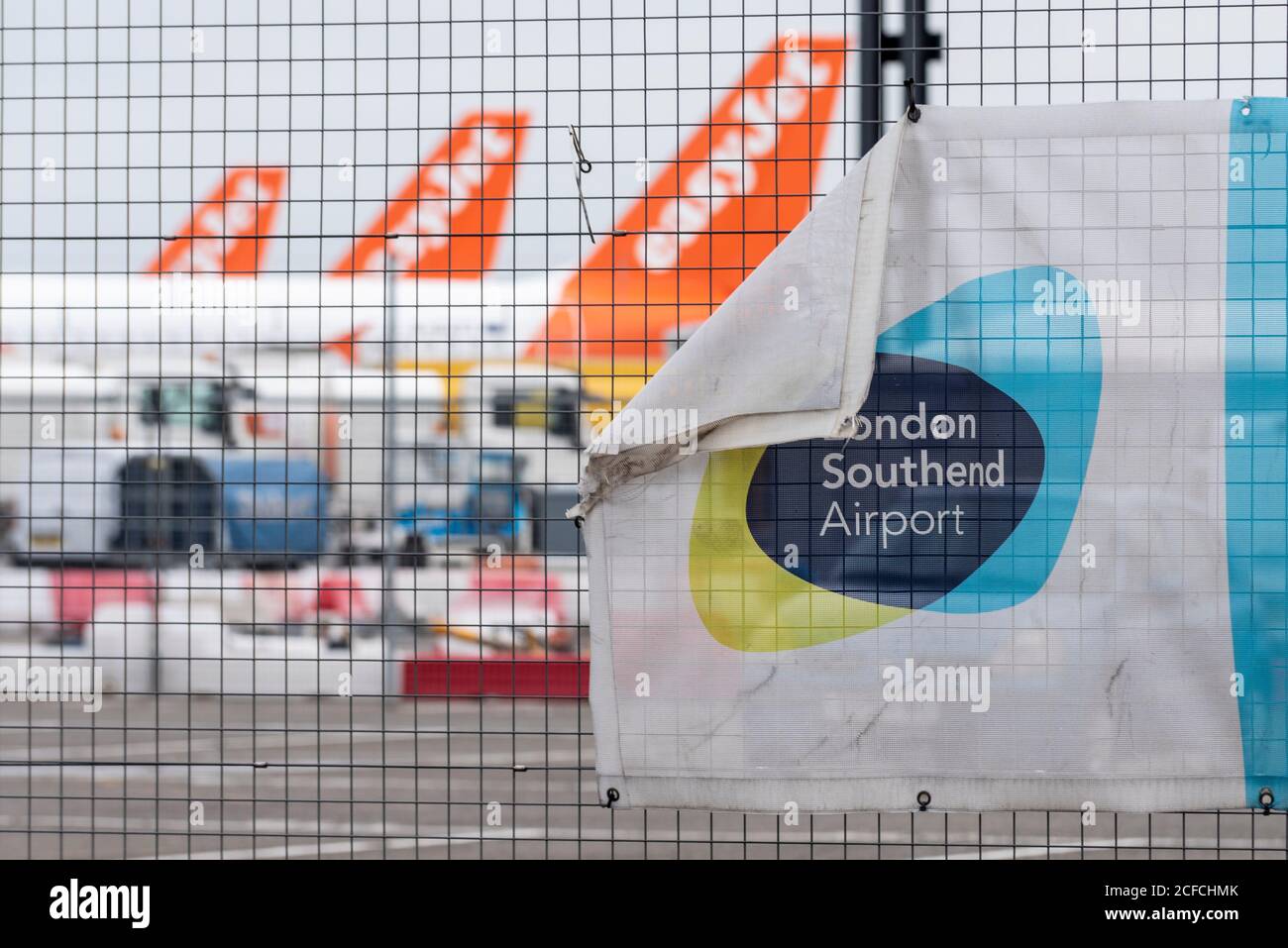 Easyjet sign hi-res stock photography and images - Alamy