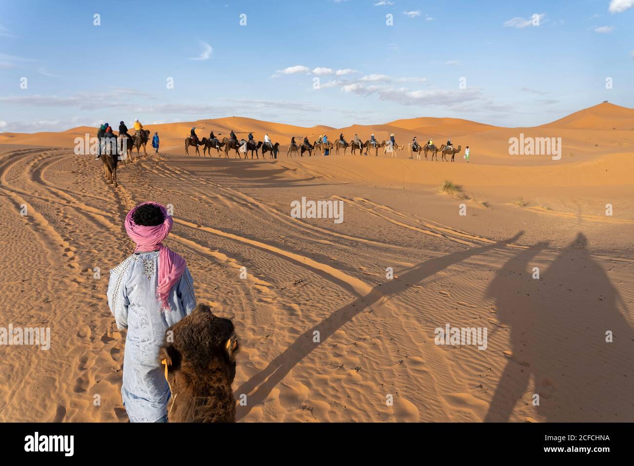 camel rides, Hotel Kasbah Tombouktu, Merzouga sand dunes, Morocco Stock ...